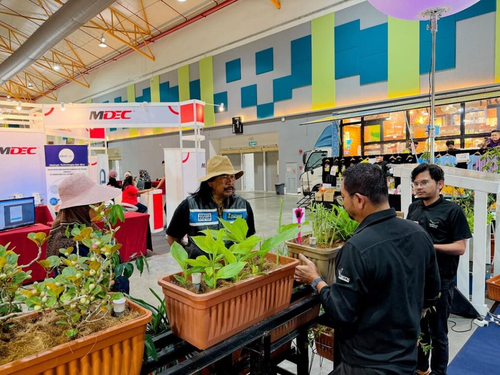 GREEN KIT TARIK PERHATIAN PENGUNJUNG MAEPS Serdang, SHOWTECH MARDI 2025 ...